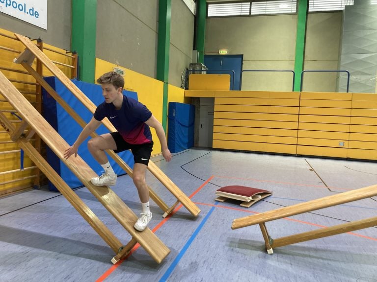 Die Turnbank – das Multitalent in der Sporthalle | Kübler Sport Magazin