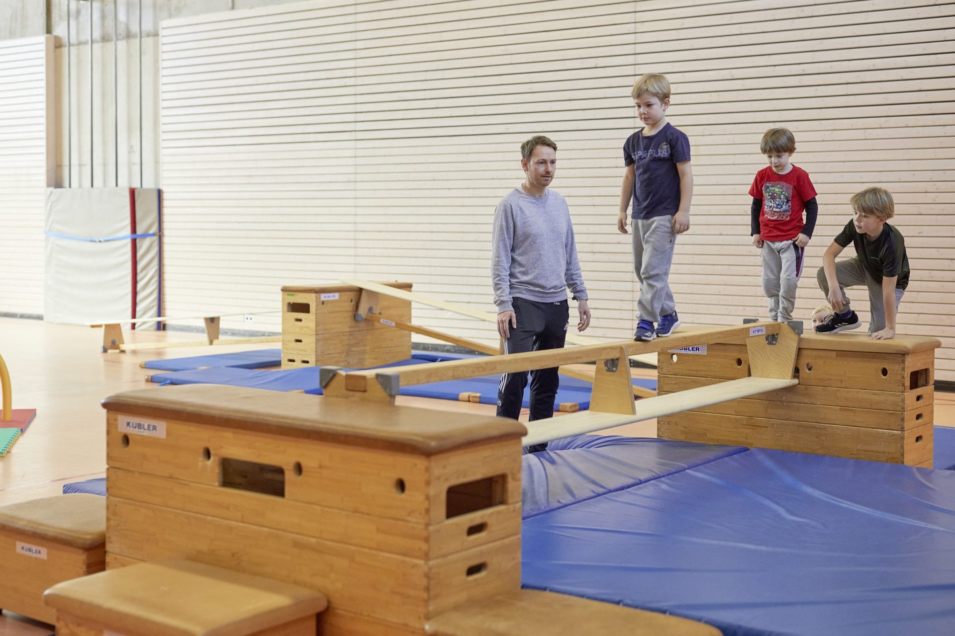 Die Turnbank – das Multitalent in der Sporthalle | Kübler Sport Magazin
