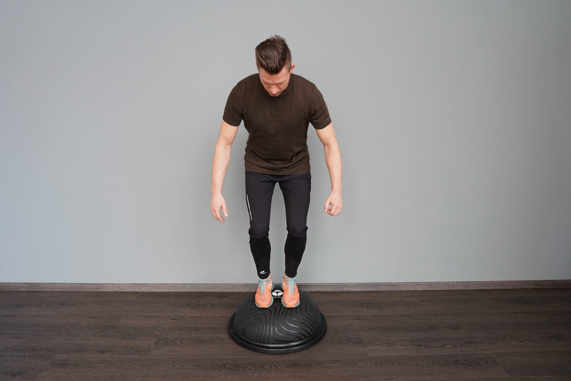 Übungen mit dem Halbball Balancetrainer | Kübler Sport Magazin